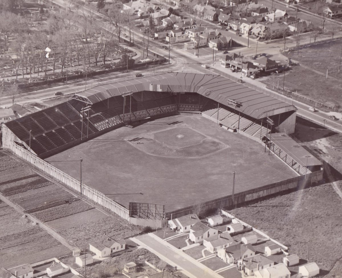 Edmonds Field (Sacramento) – Curve in the Dirt.com